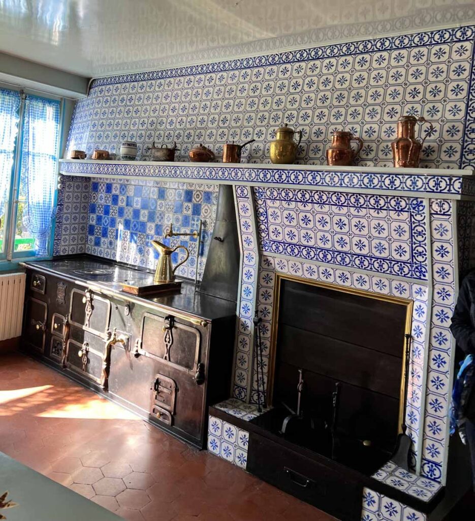 A Brush with Beauty: Exploring Claude Monet's House and Gardens - Round ...